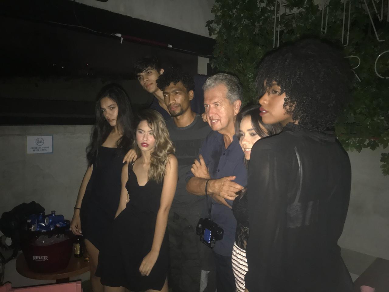 Mario Testino participa de secret party no Rio Vermelho - Anota Bahia