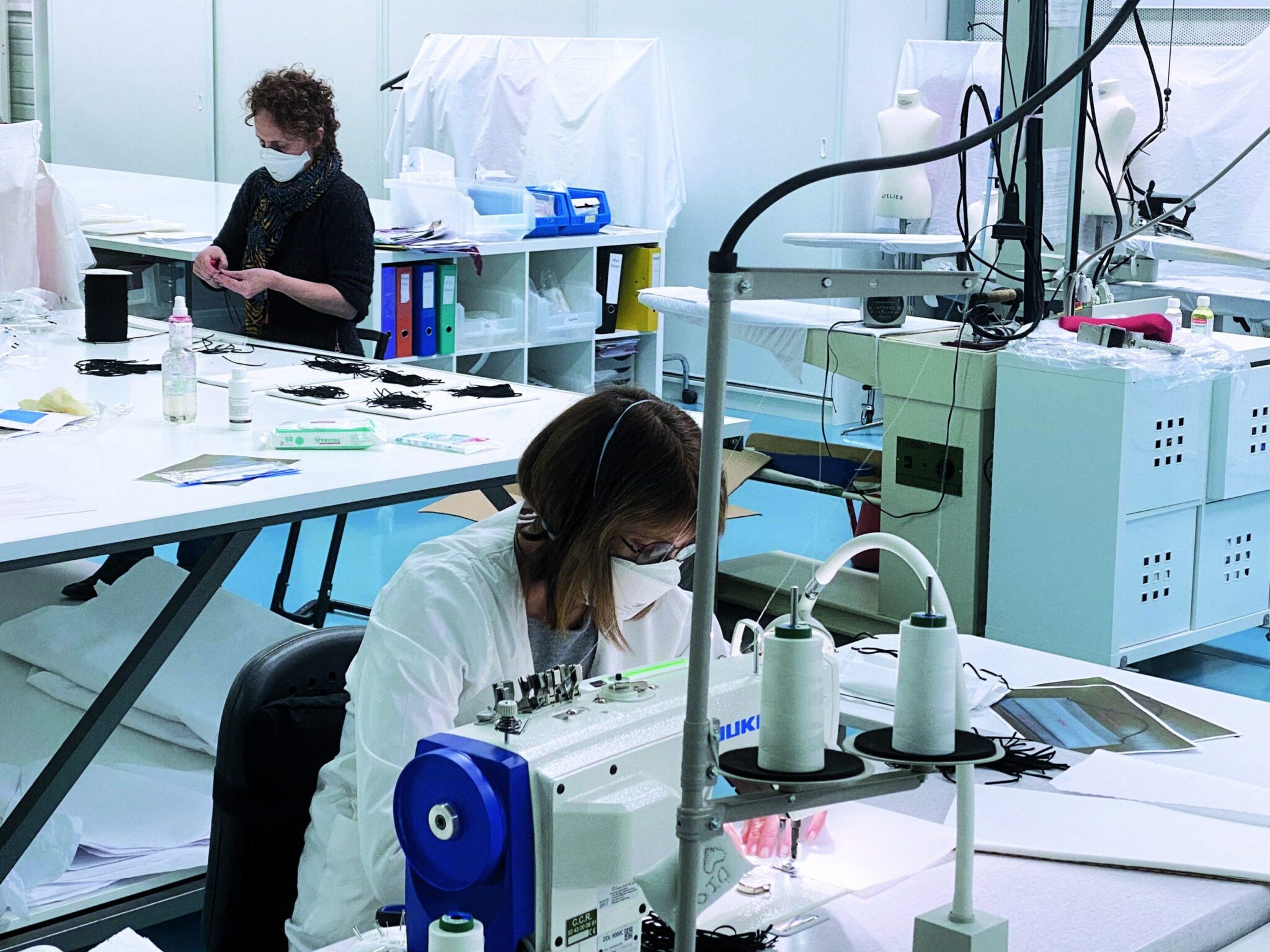 Dior reabre fábricas para produzir máscaras - Anota Bahia