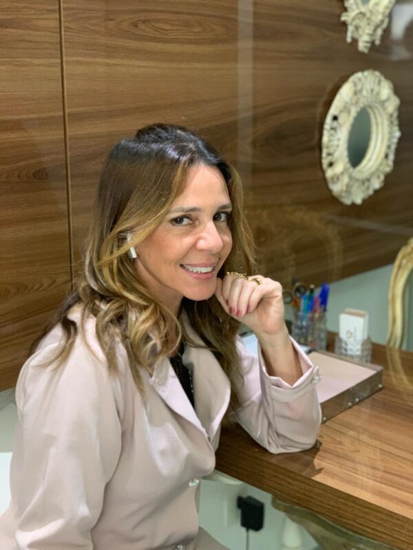 Você sabia que Alessandra Mattos também compõe músicas? Vem saber ...