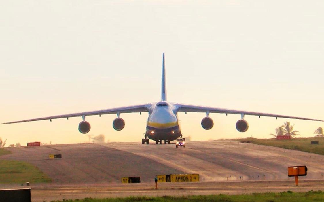Segundo maior avião de carga do mundo pousa em Salvador - Anota Bahia