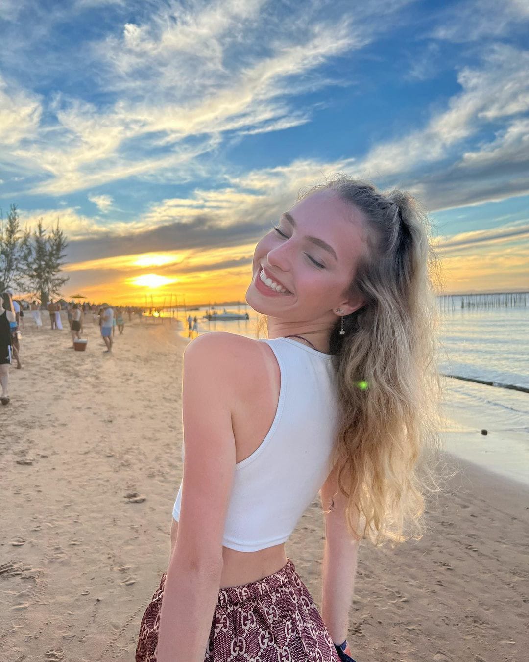 Digital influencer Fefe curte festa de Réveillon em Barra Grande ...