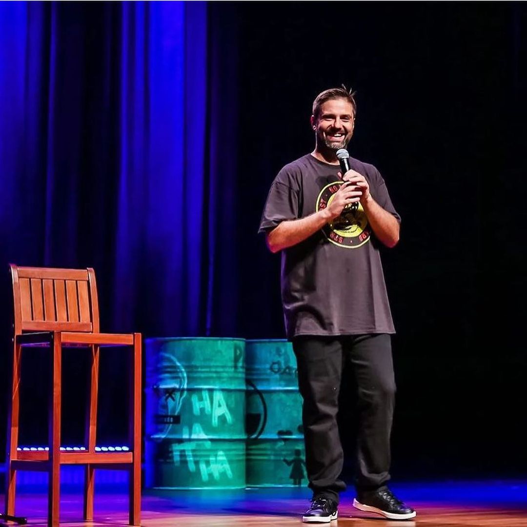 Humorista Fábio Rabin retorna a Salvador com espetáculo ‘Tá Embaçado ...