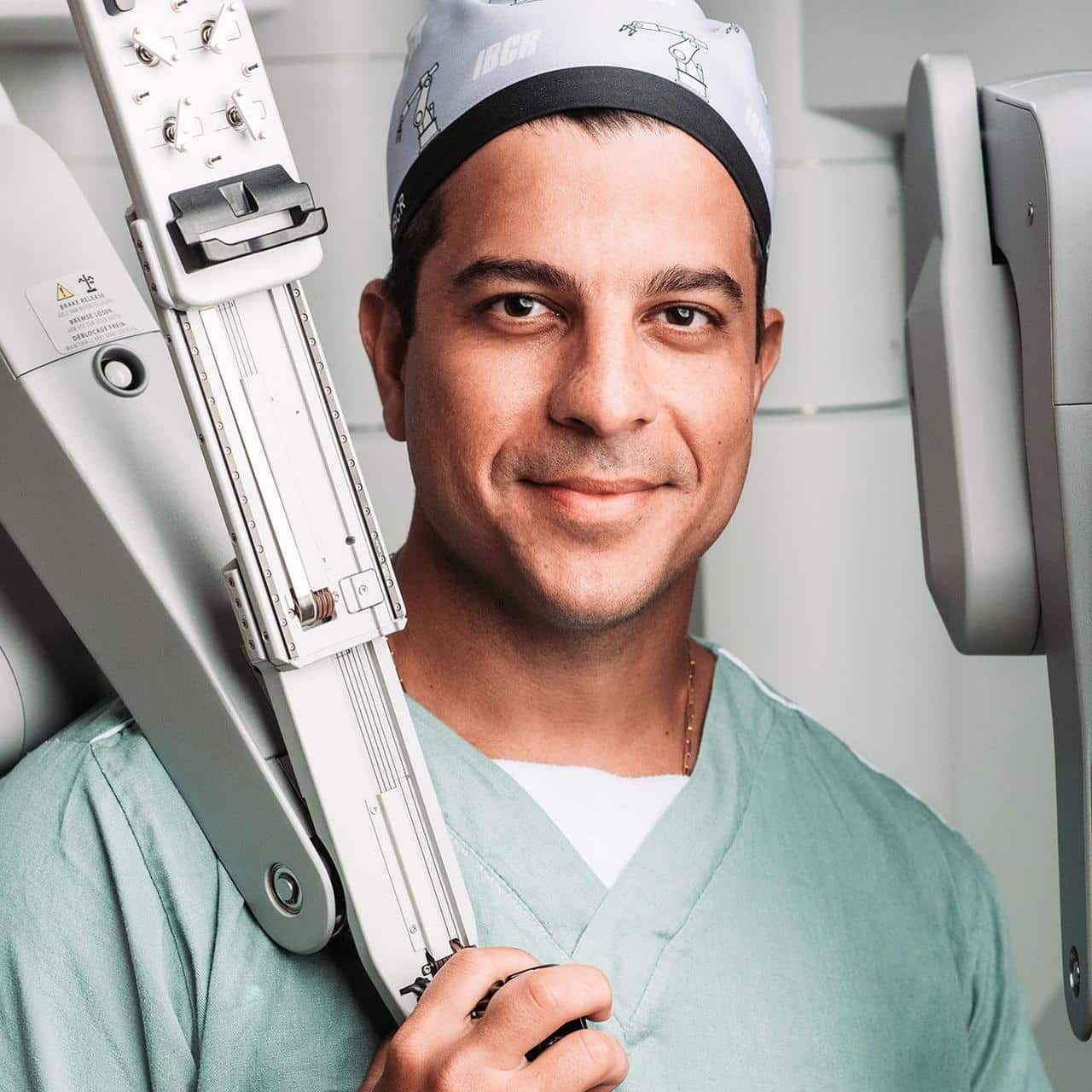 Dr. Nilo Jorge Leão alcança a marca de 700 cirurgias robóticas ...