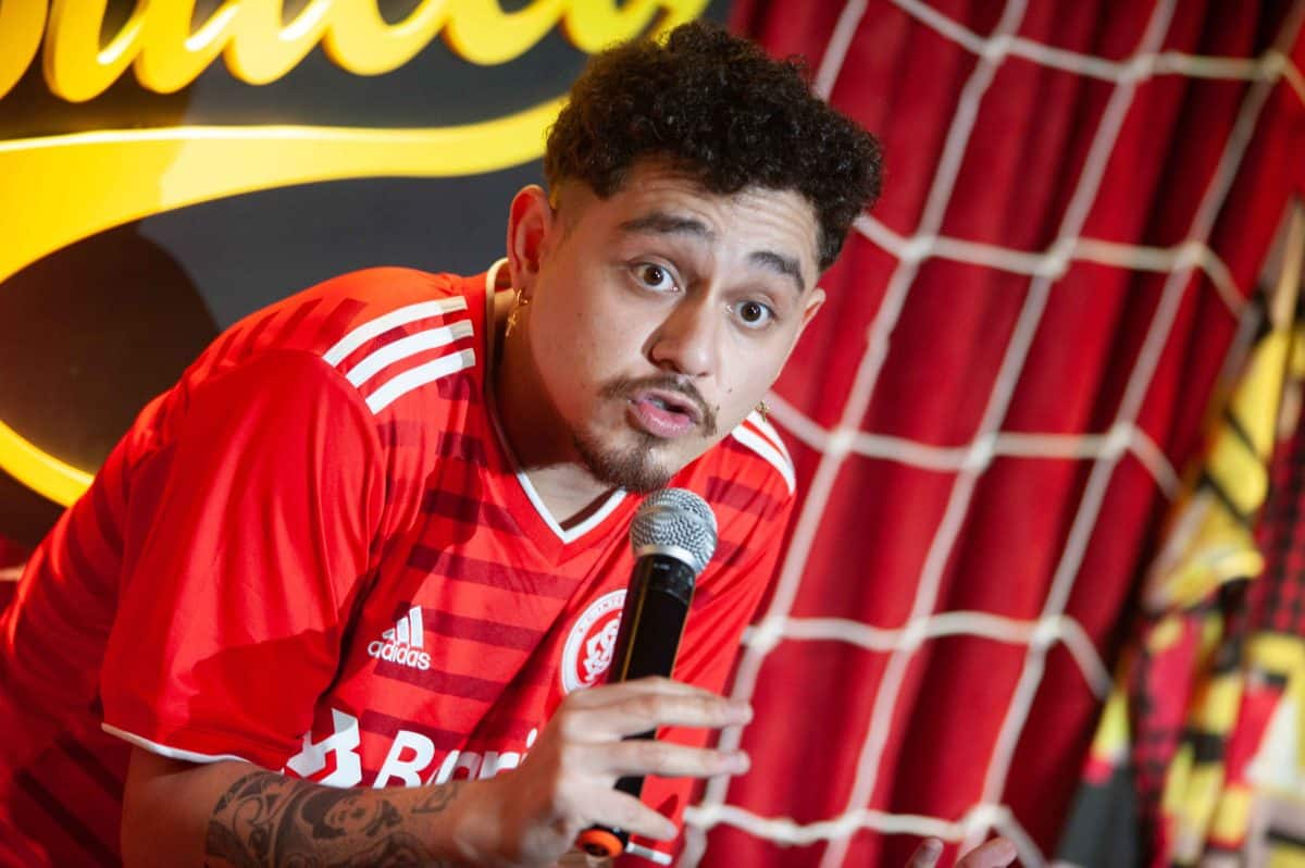 Gio Lisboa se apresenta com stand up em Salvador - Anota Bahia