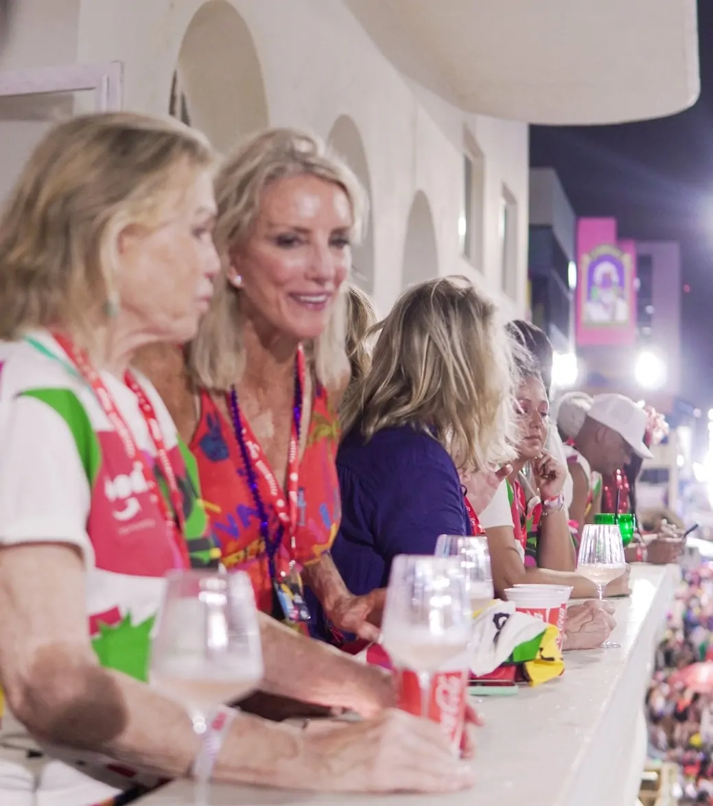 Elizabeth Bagley, embaixadora dos EUA, aproveita o Carnaval em Salvador ...