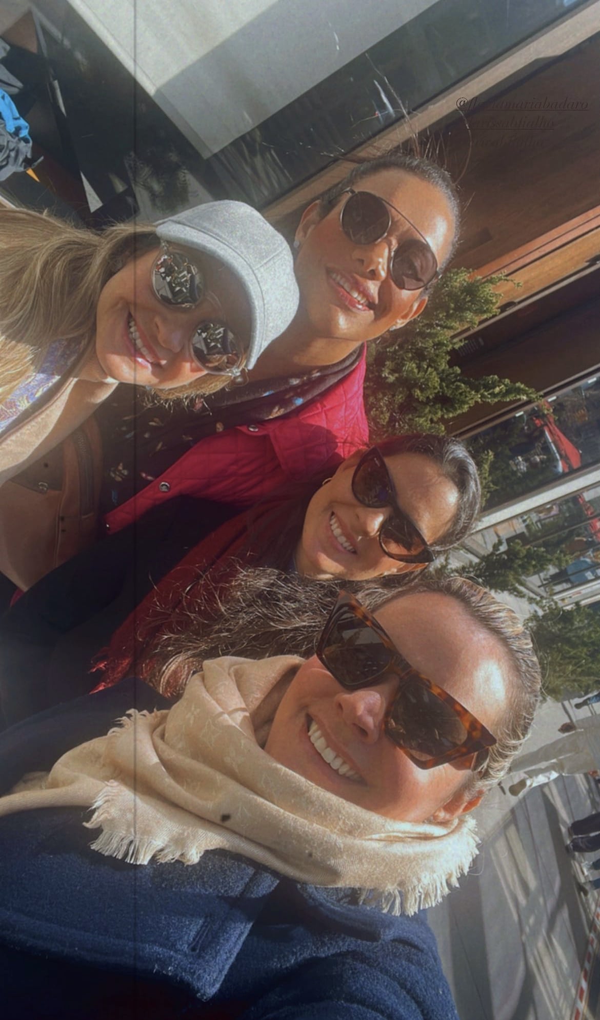 Flavia Badaró celebra aniversário com amigas em Nova York - Anota Bahia