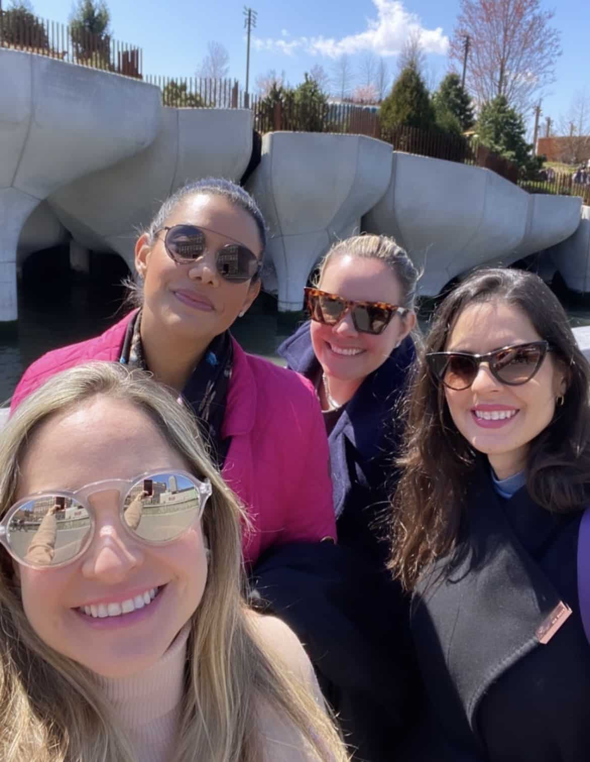 Flavia Badaró celebra aniversário com amigas em Nova York - Anota Bahia