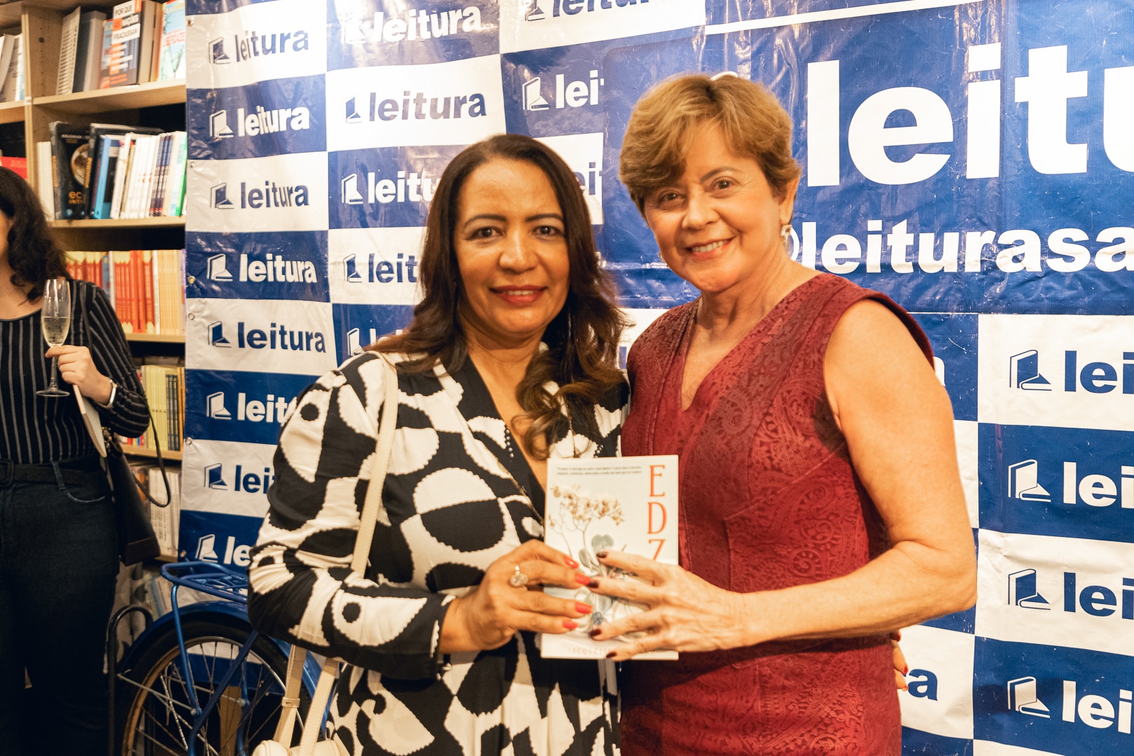 Fotos: Edza Brasil lançou livro que narra sua trajetória de vida na ...