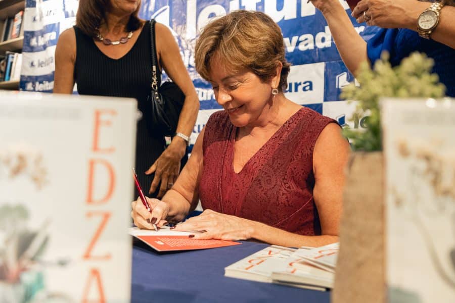 Fotos: Edza Brasil lançou livro que narra sua trajetória de vida na ...