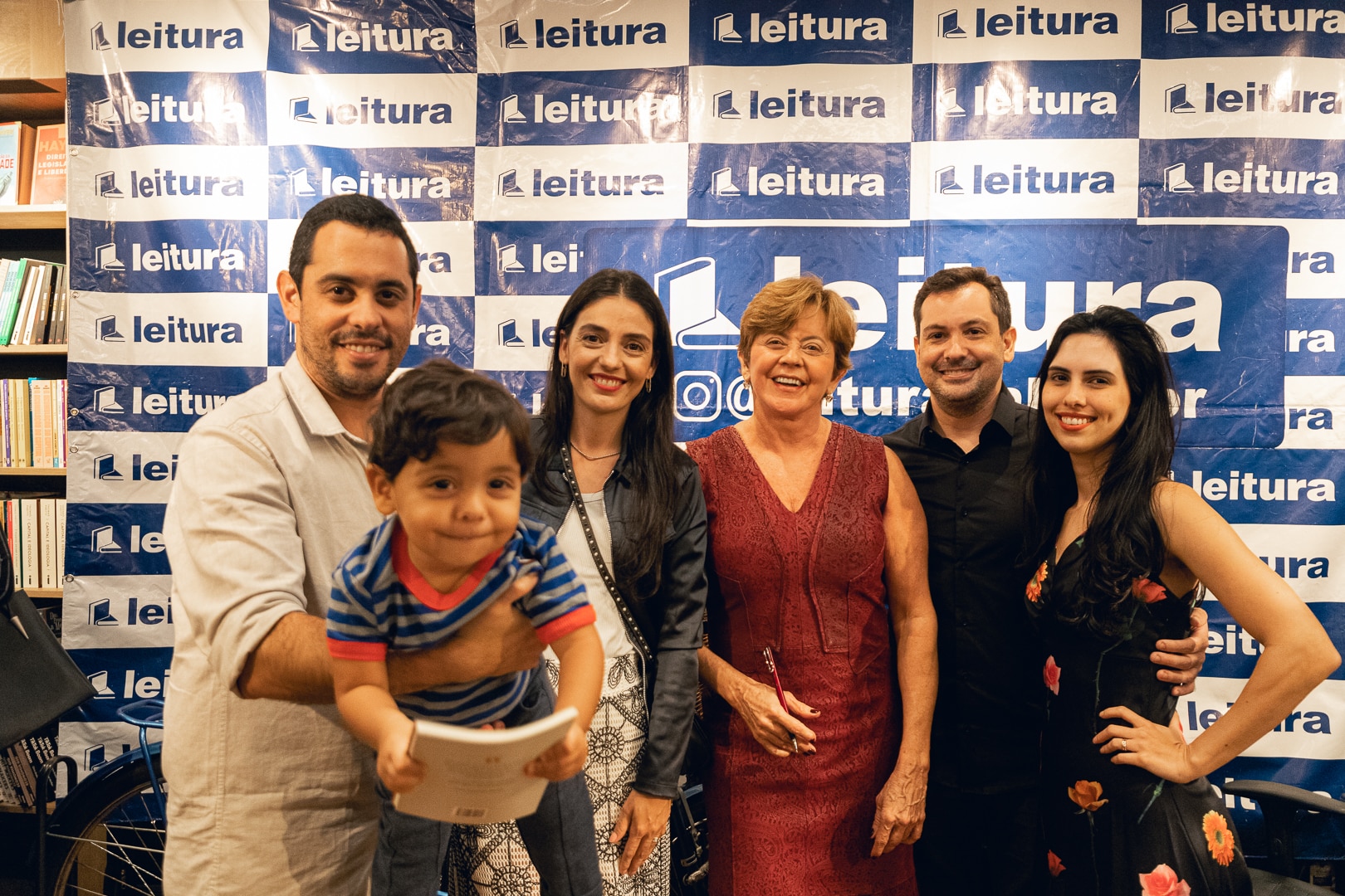 Fotos: Edza Brasil lançou livro que narra sua trajetória de vida na ...