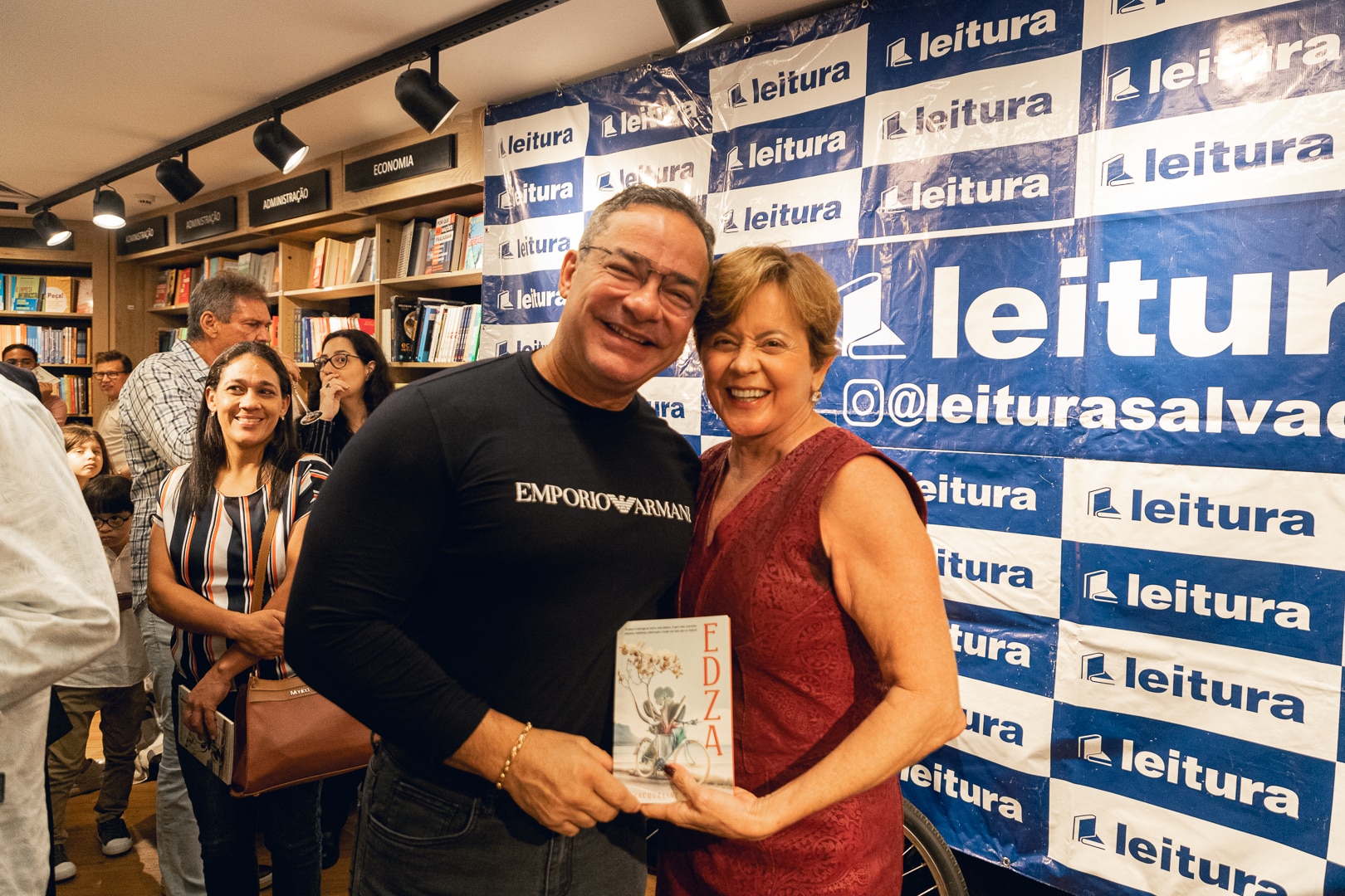 Fotos: Edza Brasil lançou livro que narra sua trajetória de vida na ...