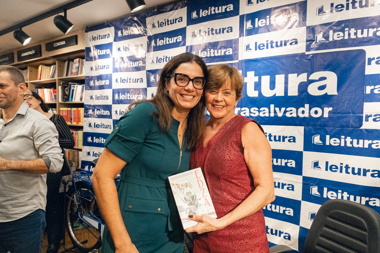 Fotos: Edza Brasil lançou livro que narra sua trajetória de vida na ...