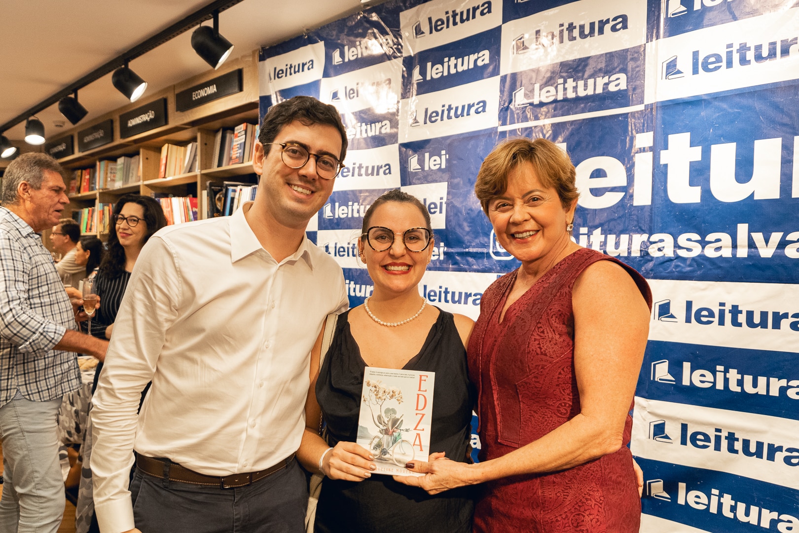 Fotos: Edza Brasil lançou livro que narra sua trajetória de vida na ...
