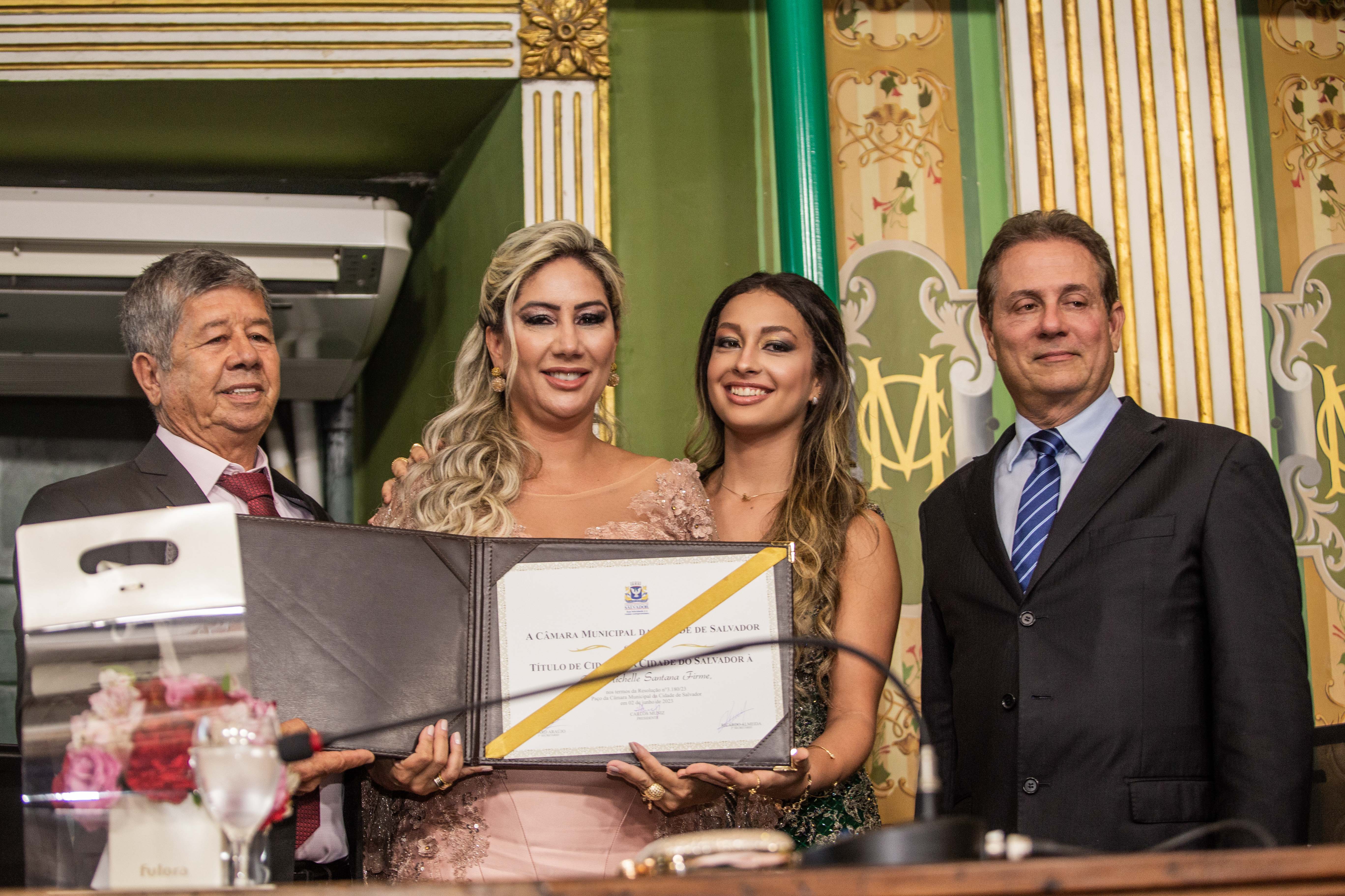 Fotos: Michelle Santana Firme recebeu o Título de Cidadã Soteropolitana na Câmara Municipal ...