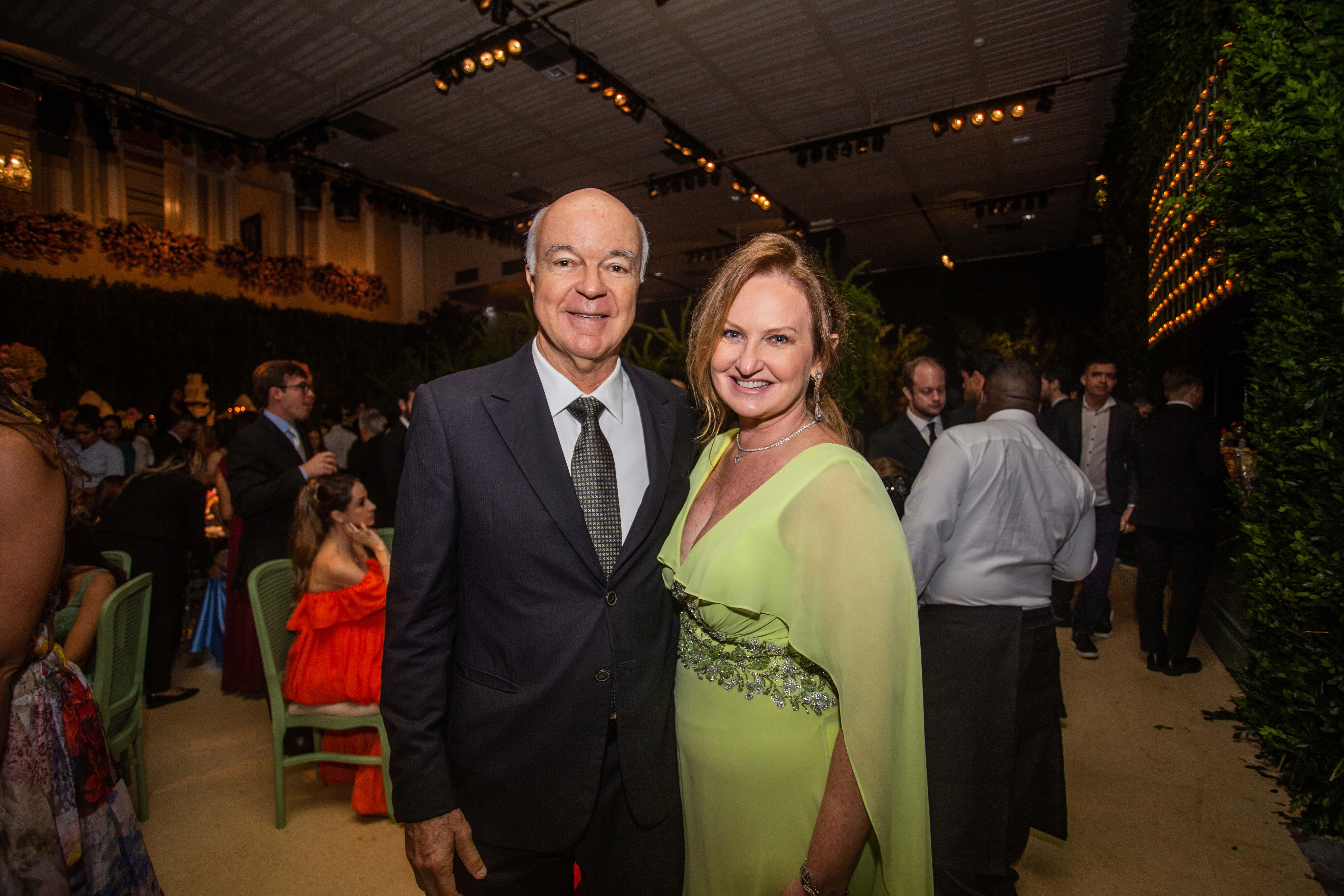 Fotos: Casamento de Fernanda e Tiago Ayres reuniu convidados no Solar Cunha Guedes - Anota Bahia