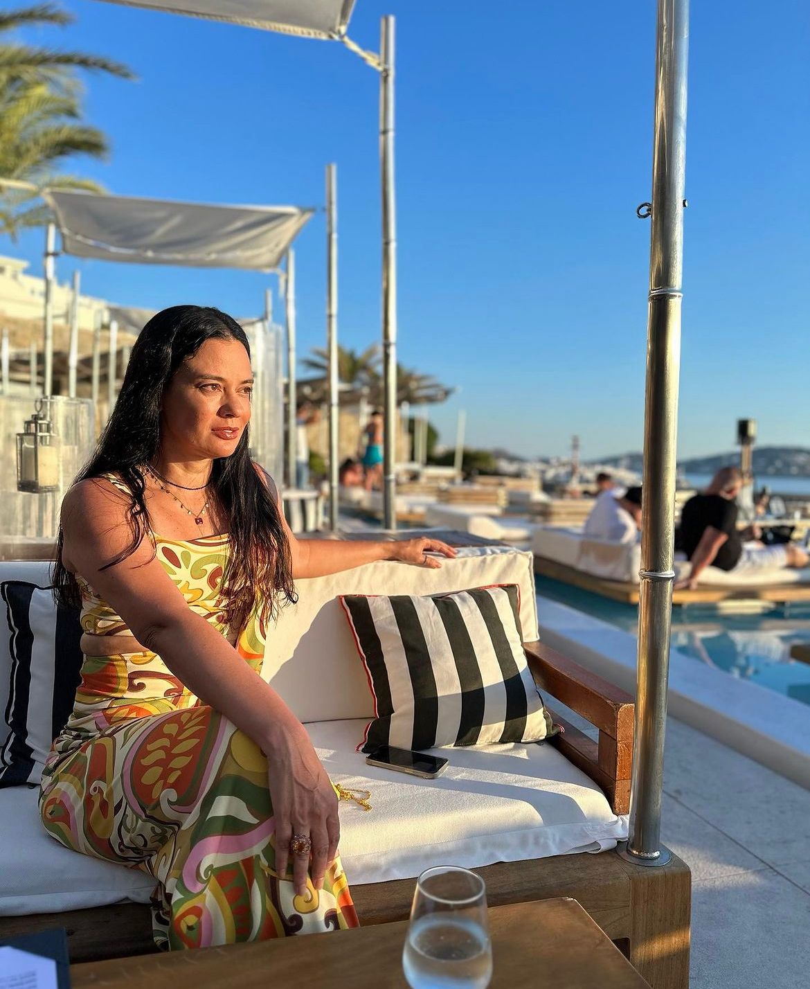 Mila Martinez curte temporada de férias entre Grécia e Itália