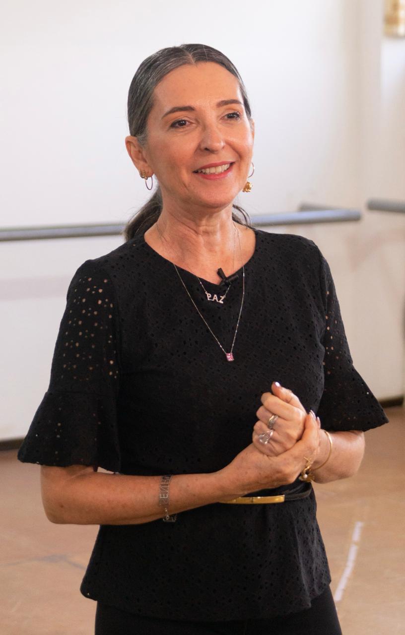 "Vemos adultas subindo no palco e se realizando de maneira desafiadora ...