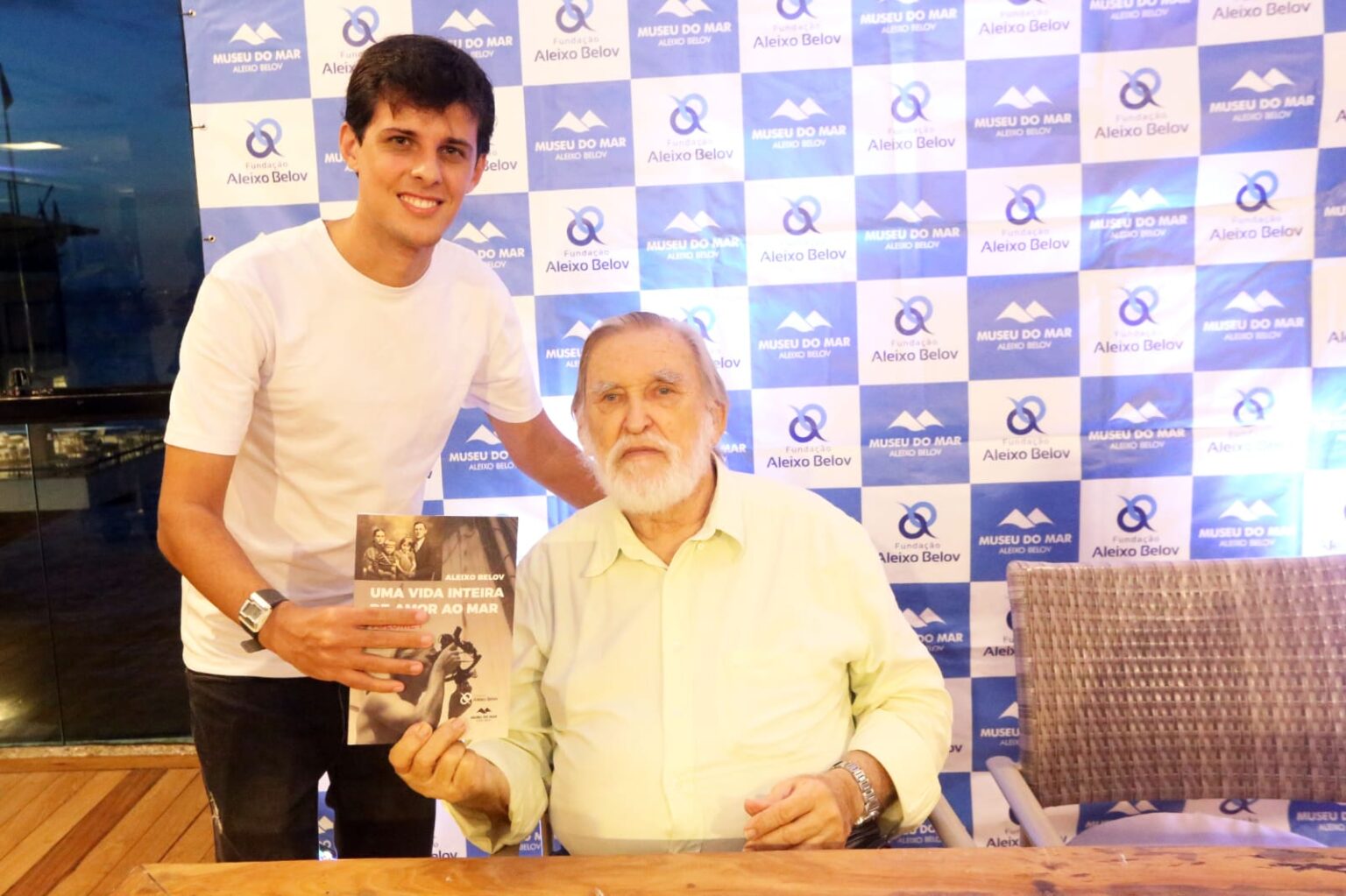 Aleixo Belov lança sua autobiografia com evento no YCB