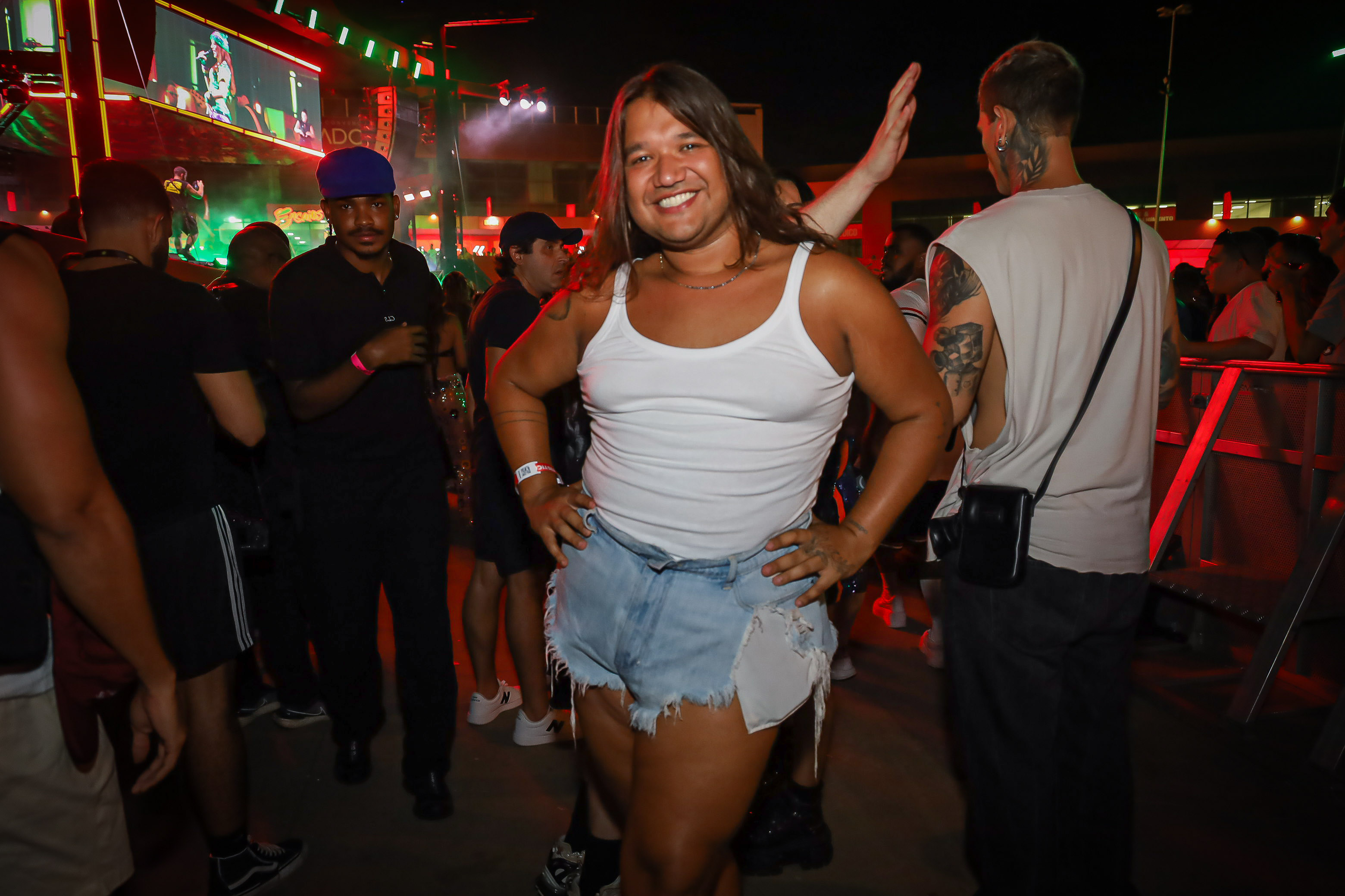 Fotos - Ensaios da Anitta reuniu artistas convidados em Salvador ...