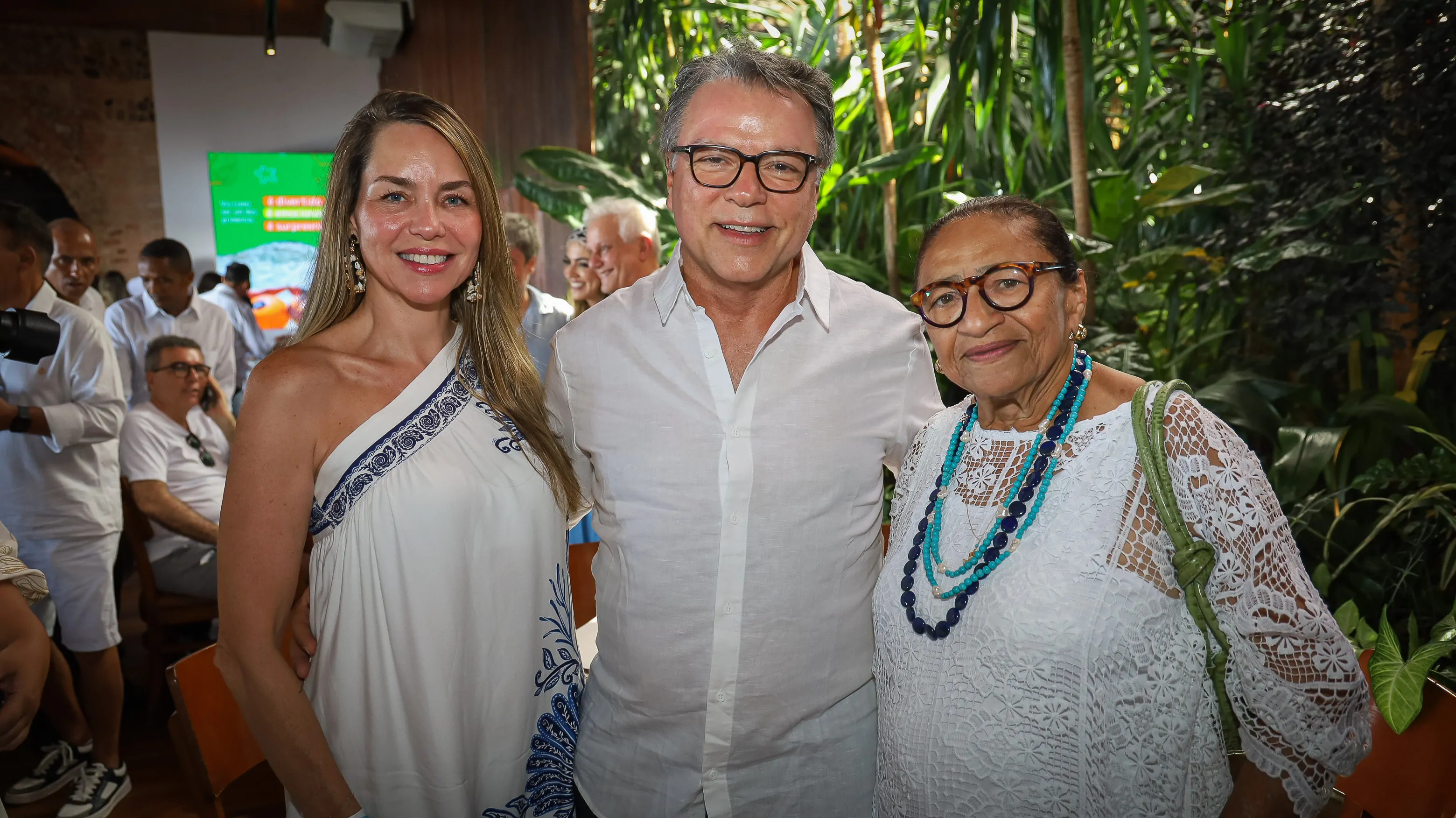Fotos - Licia Fabio reuniu convidados para celebrar Iemanjá