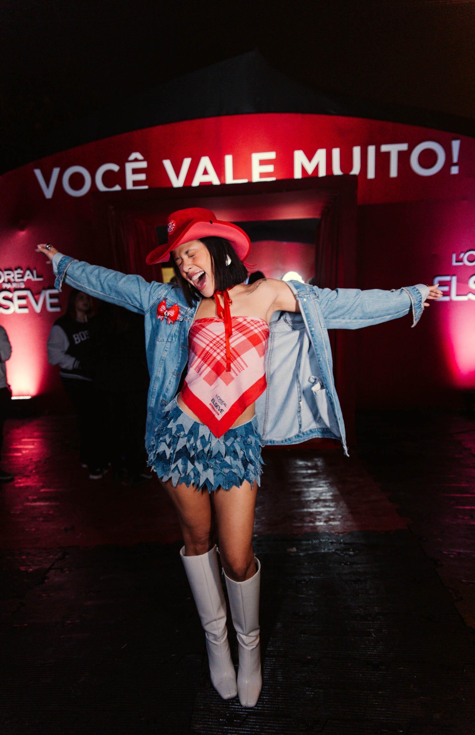 Laura Brito viraliza com looks de São João sustentáveis