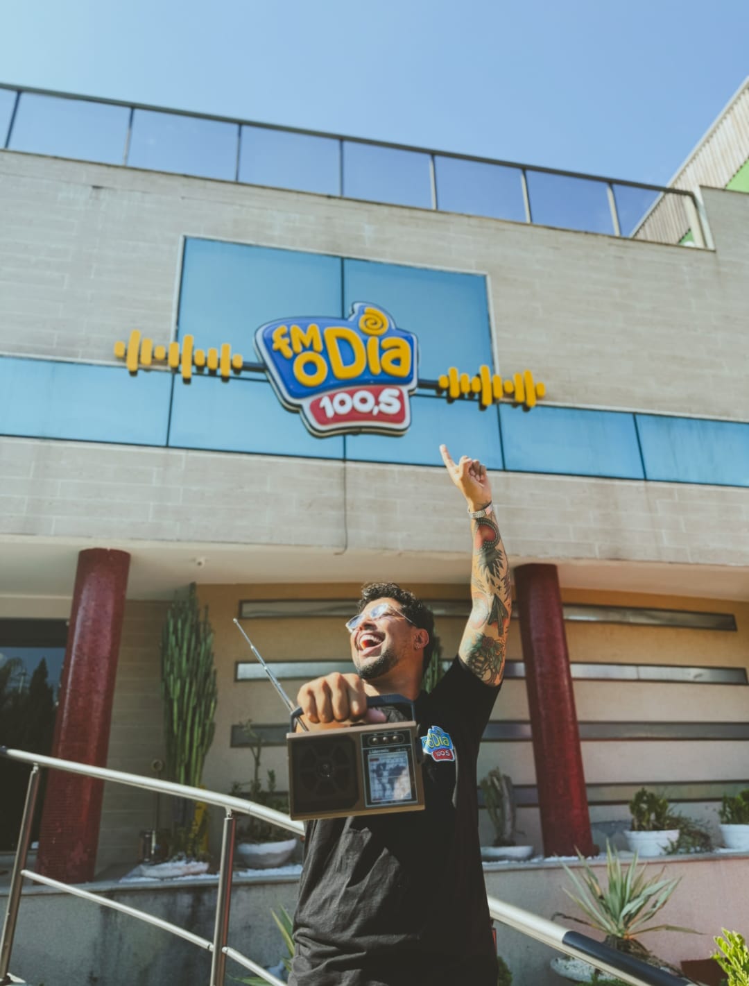 Dinho Júnior assume programa em rádio do Rio de Janeiro