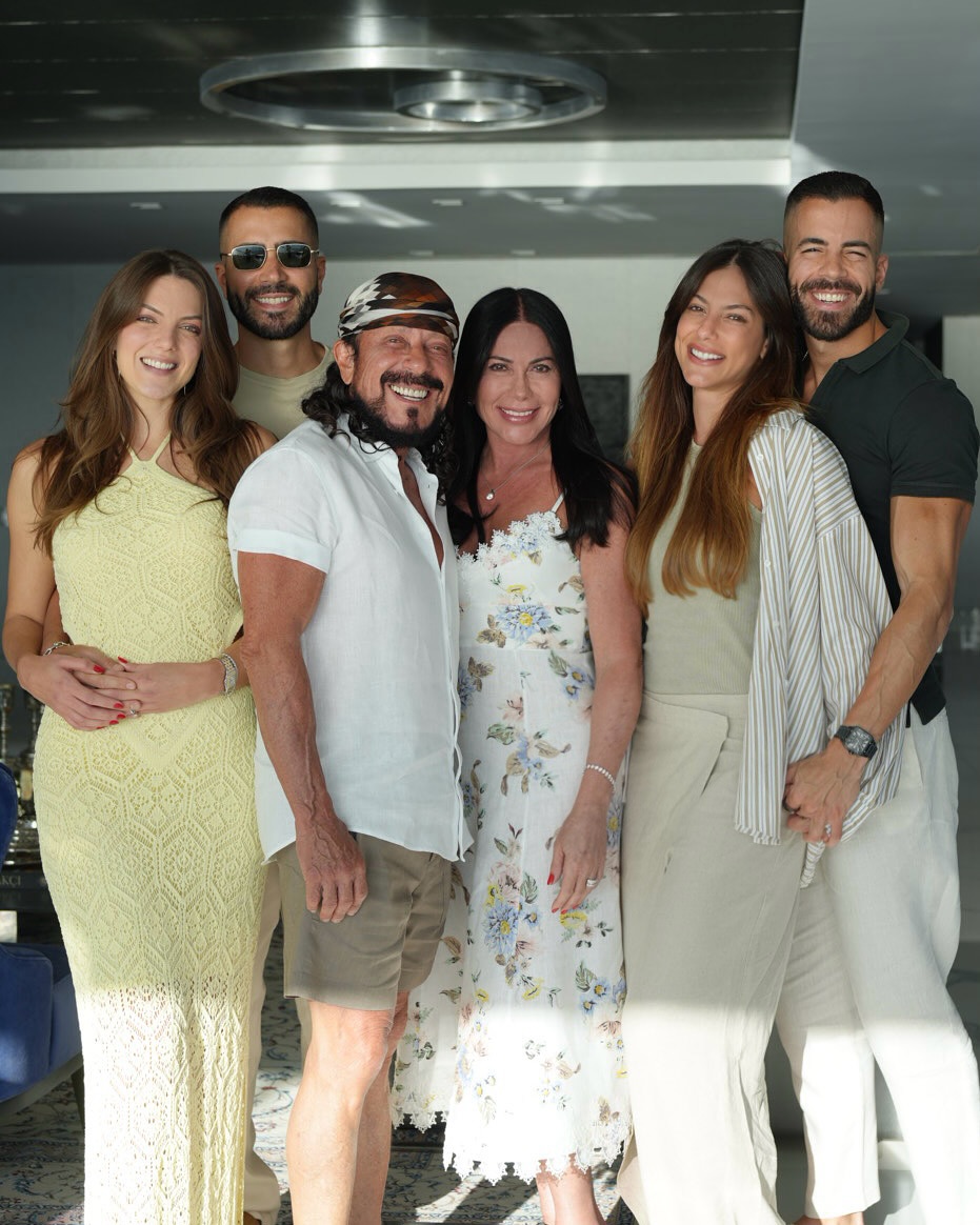 Bell Marques recebe homenagens dos filhos no aniversário - Anota Bahia