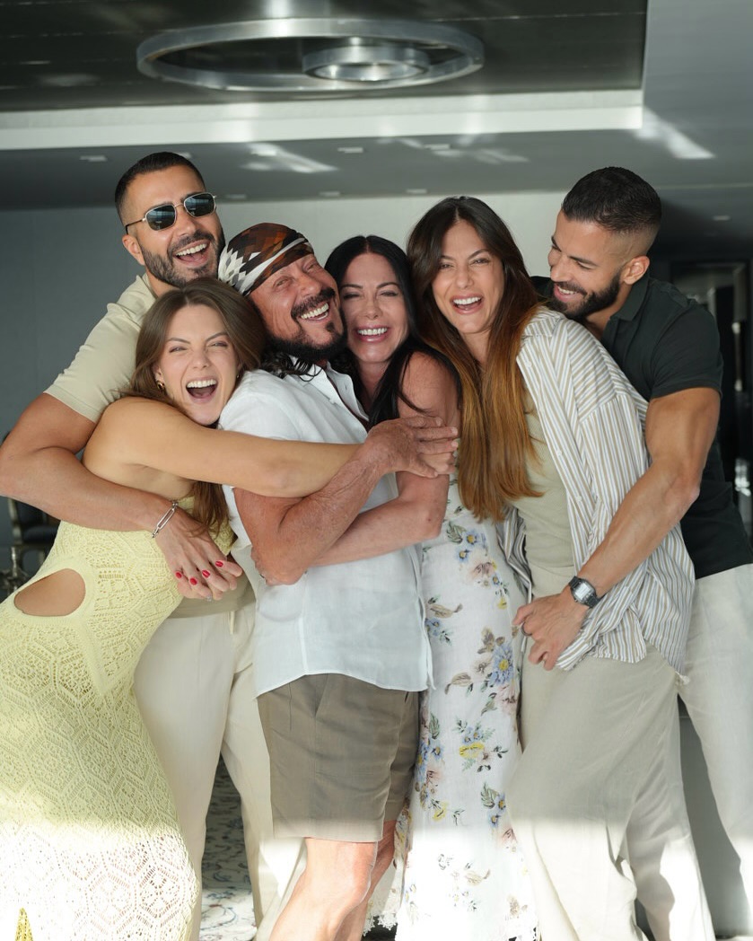 Bell Marques recebe homenagens dos filhos no aniversário - Anota Bahia