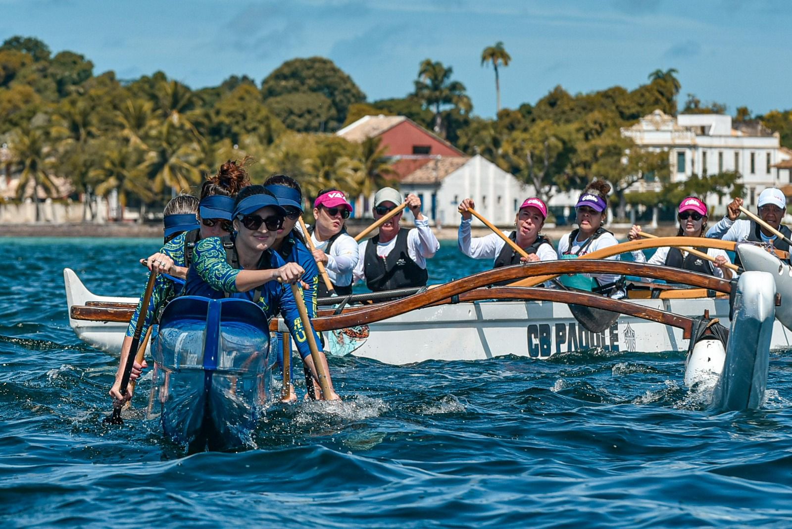 Campeonato de Canoa Polinésia movimenta Baía de Todos-os-Santos