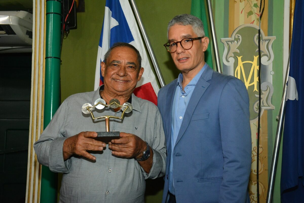 Mário Kertész e sambistas da Bahia foram homenageados no Dia do Outdoor