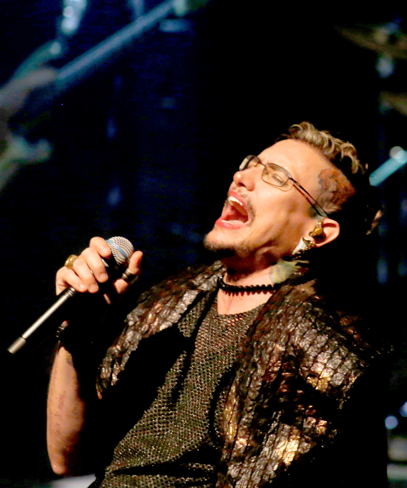 Ricky Vallen relembra clássicos da MPB com show em Salvador