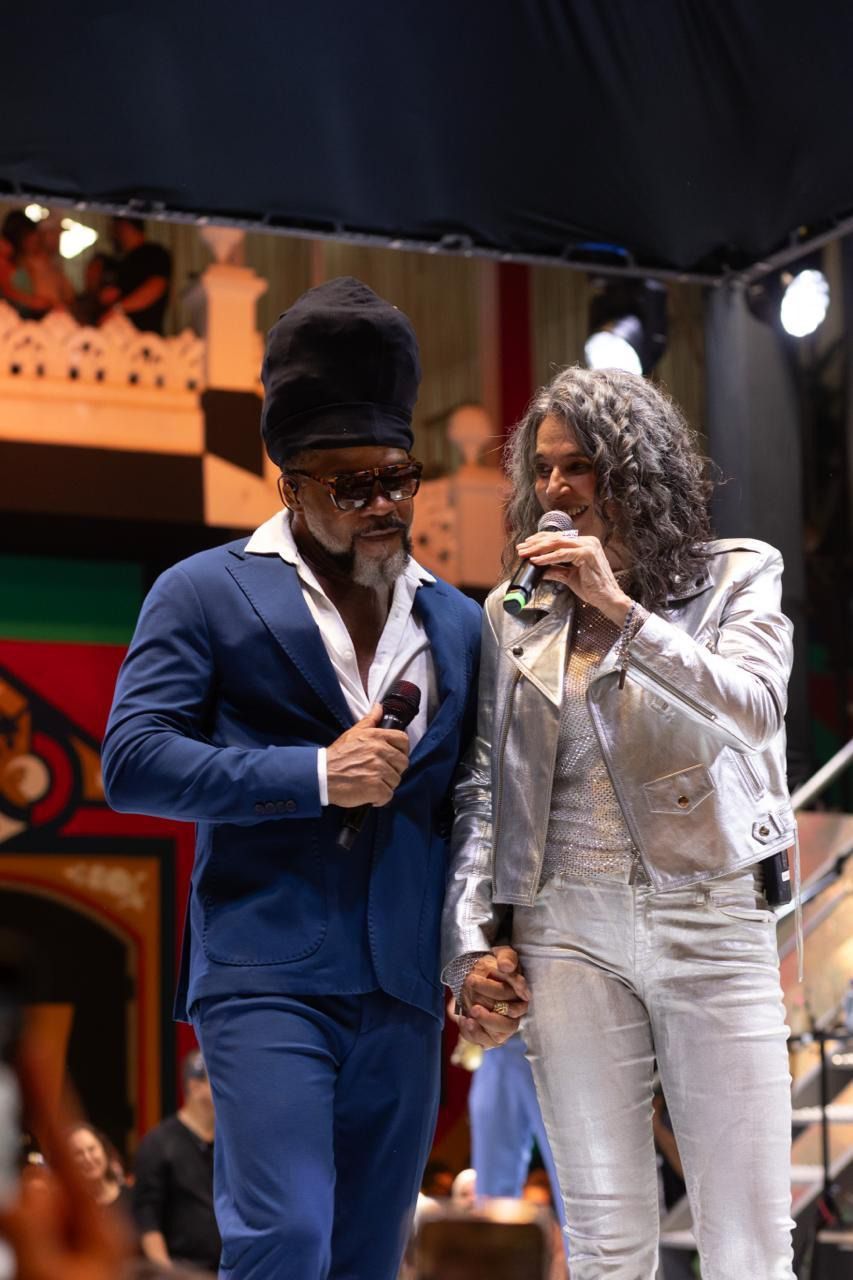 Carlinhos Brown e Simone lançam hit para o Carnaval 2026 - Anota Bahia