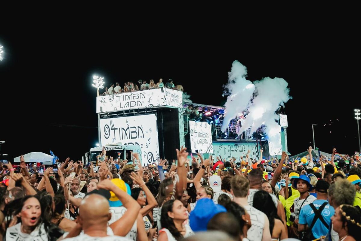 Bloco Timbalada retorna ao Carnaval e arrasta multidão na Barra-Ondina ...